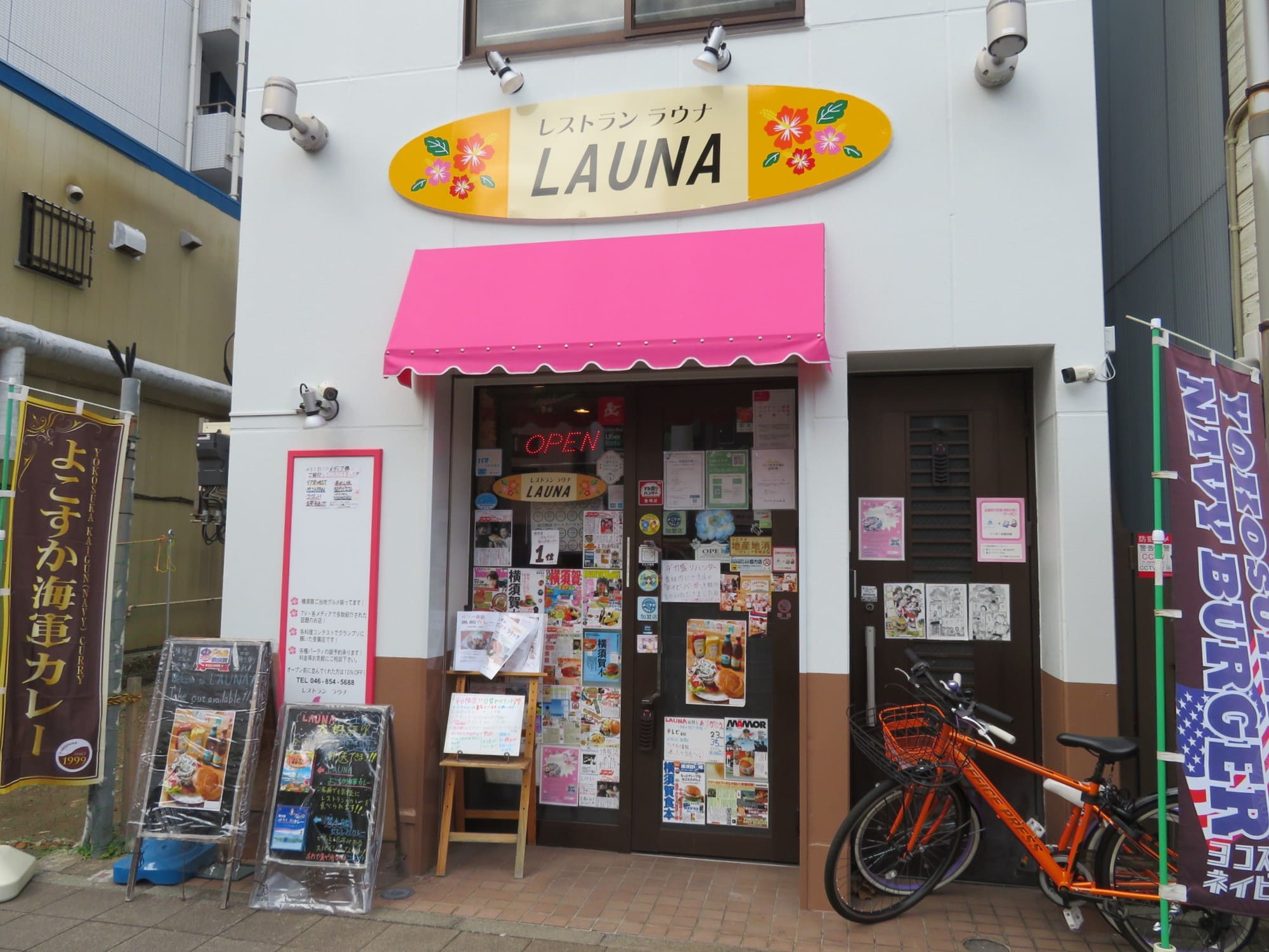 横須賀LAUNAでデカ盛りヨコスカネイビーバーガー＆チェリーチーズケーキに挑戦！（横須賀市・本町／汐入・横須賀中央）｜横須賀 旅すっか！